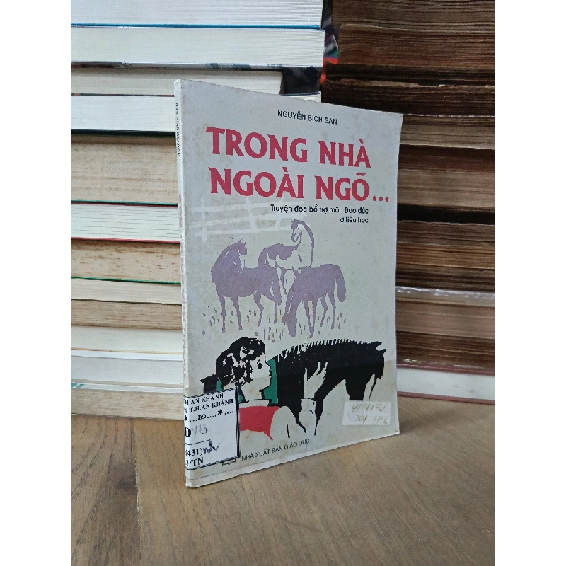 Truyện Đọc Bổ Trợ Môn Đạo Đức Ở Tiểu Học: Trong Nhà Ngoài Ngõ - Nguyễn ...